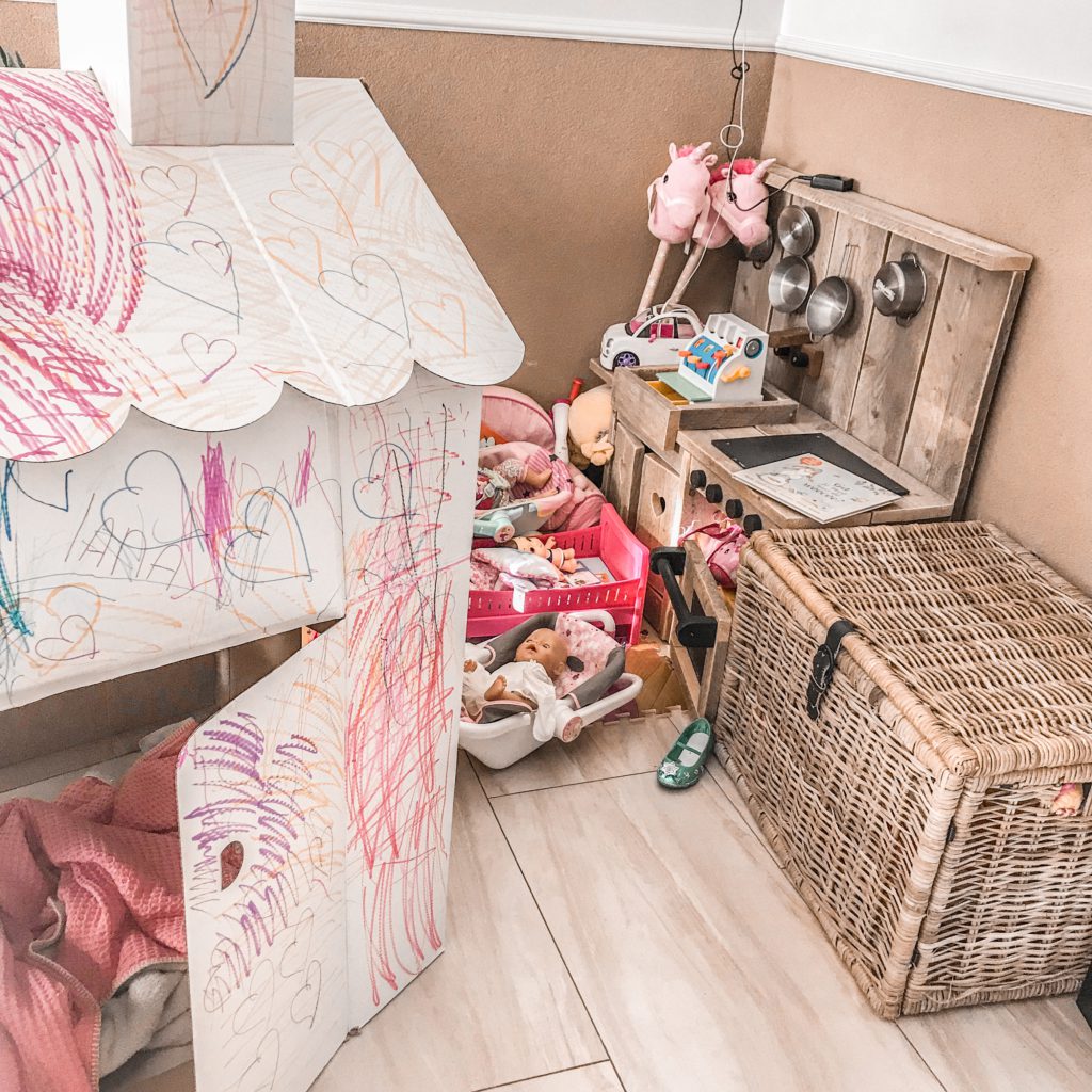 De chaos van twee huizen hebben - Kelly Caresse